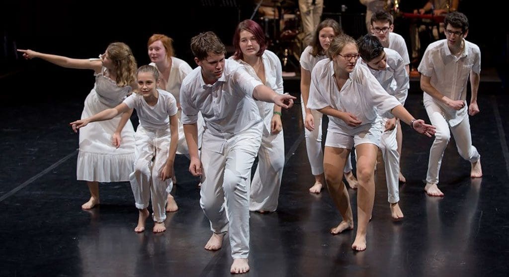 Der zerbrochene Kelch — tim | Staatliches Textil- und Industriemuseum ...